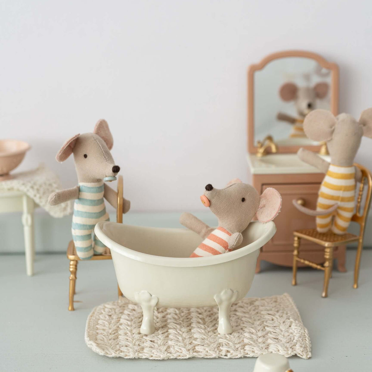 Maileg, Mouse Bath Tub - Clean fun for Tiny Friends!
