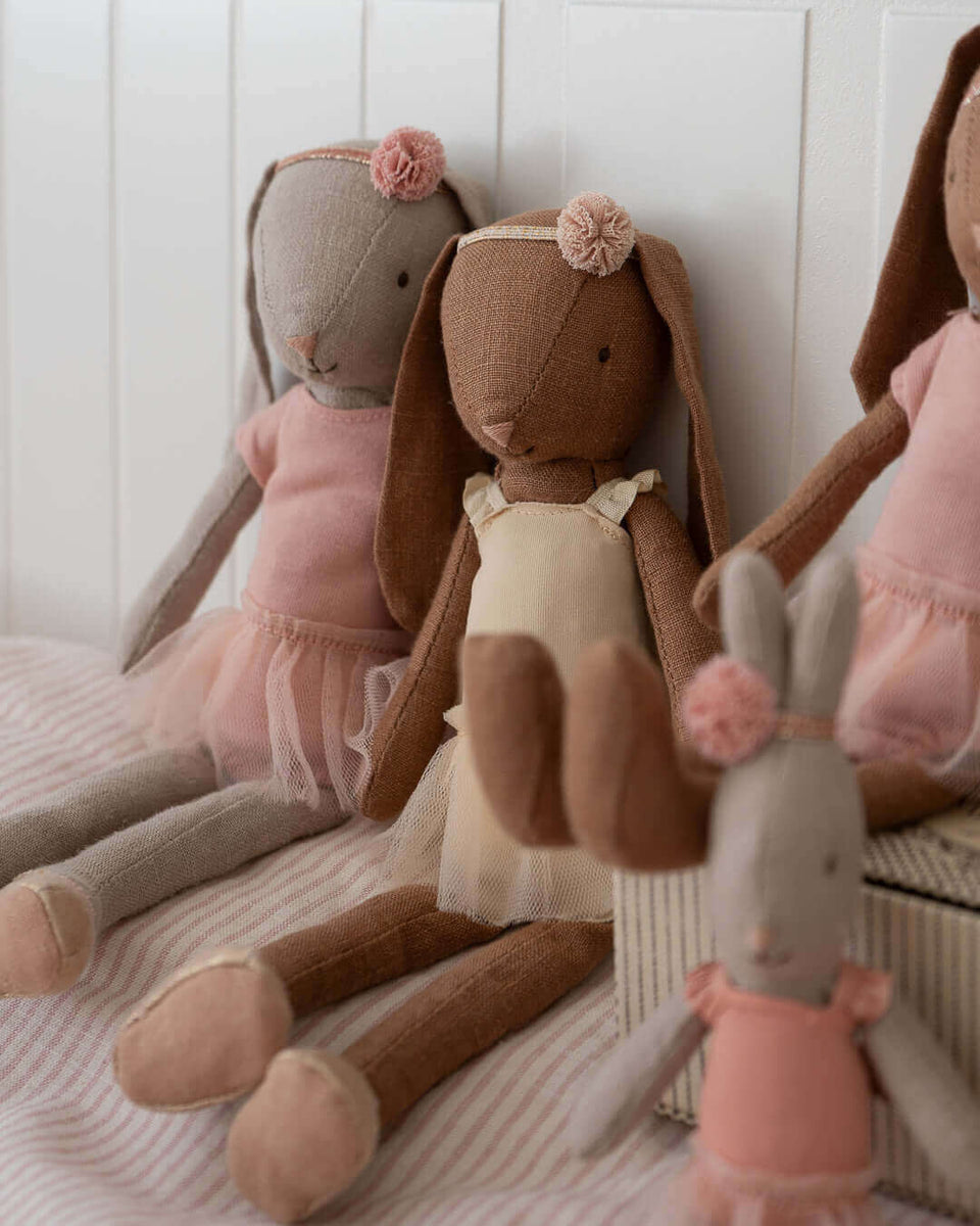 Maileg_Ballet_Bunnys.jpg?crop=center&height=1200&v=1757779164&width=1200