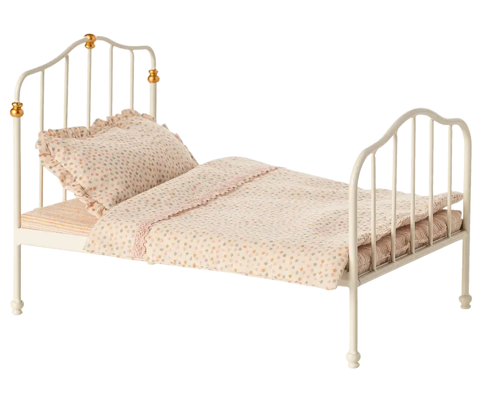 PRE-ORDER Maileg Vintage Mouse Bed - Off White